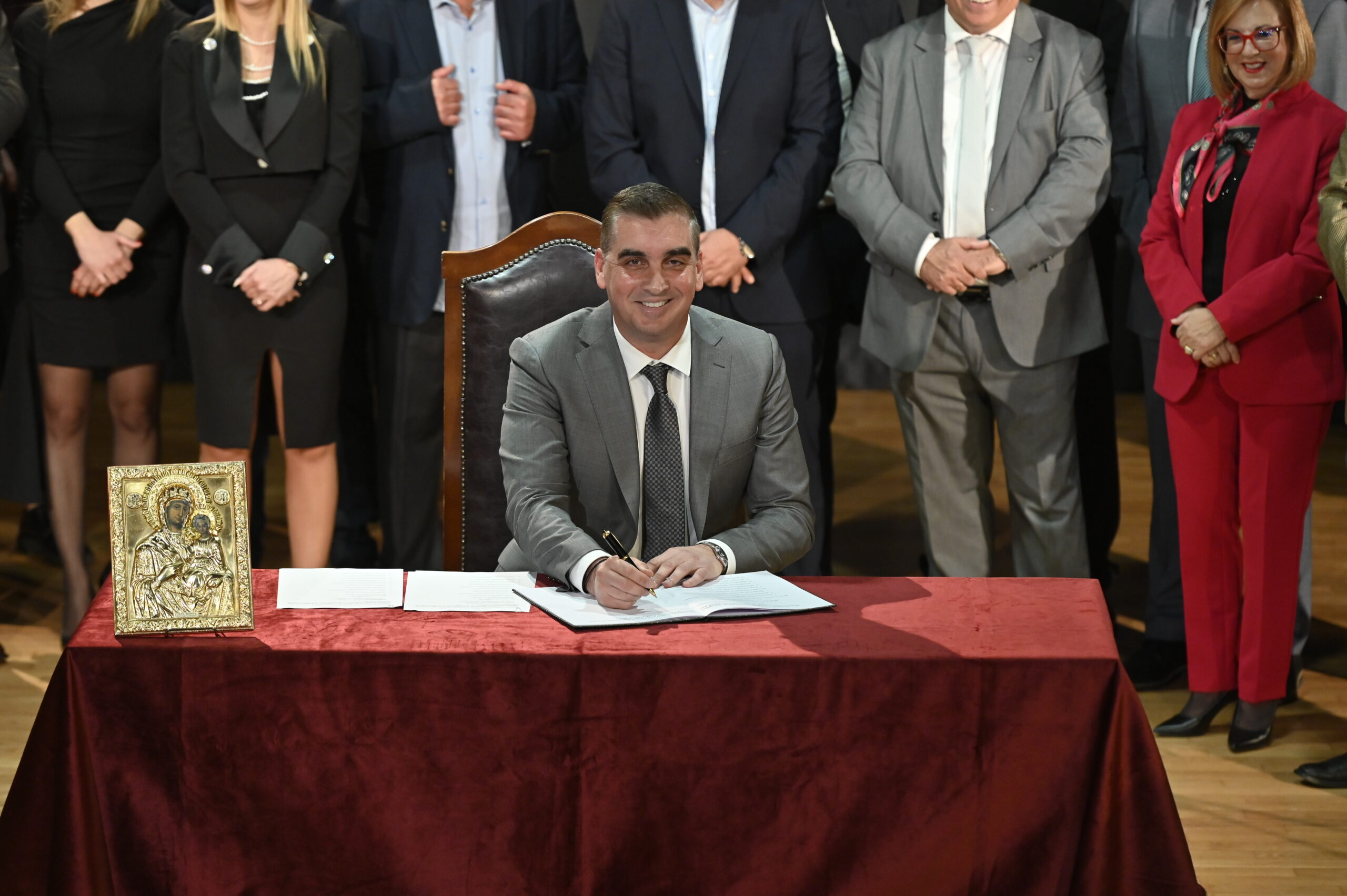 Ορκωμοσία του Δημάρχου Ελληνικού Αργυρούπολης Γιάννη Κωνσταντάτου και ...