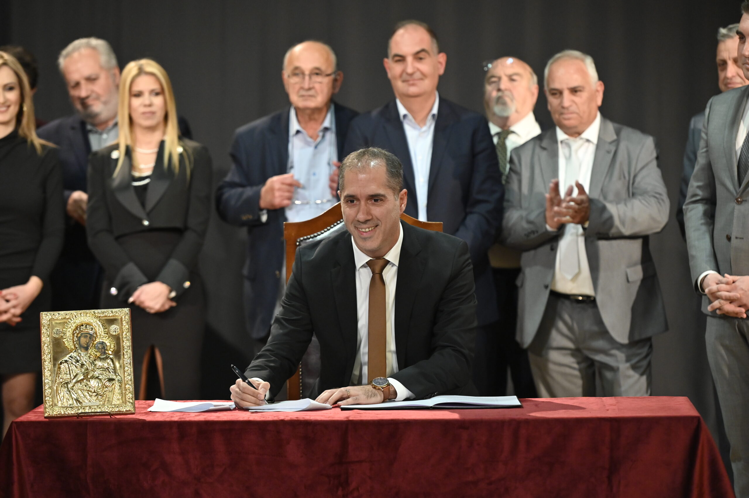 Ορκωμοσία του Δημάρχου Ελληνικού Αργυρούπολης Γιάννη Κωνσταντάτου και ...